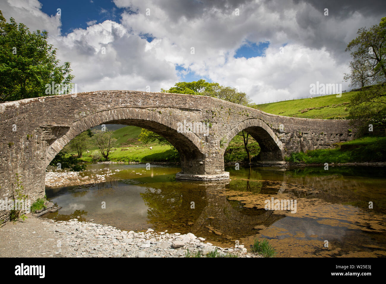 UK, Cumbria, Sedbergh, Lowgill, Crook of Lune, ancient stone bridge ...