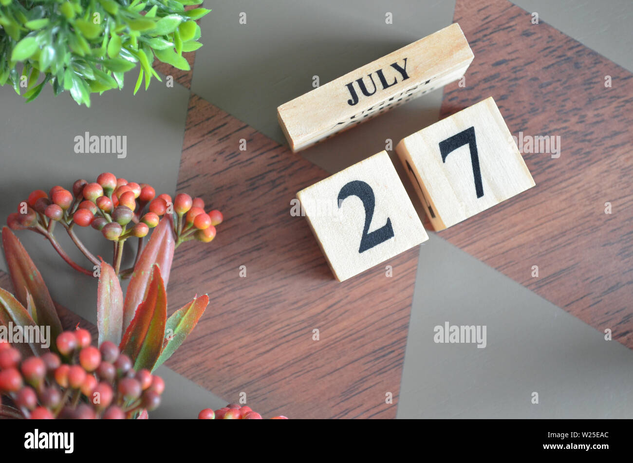 Date of July month. Diamond wood table for background Stock Photo - Alamy