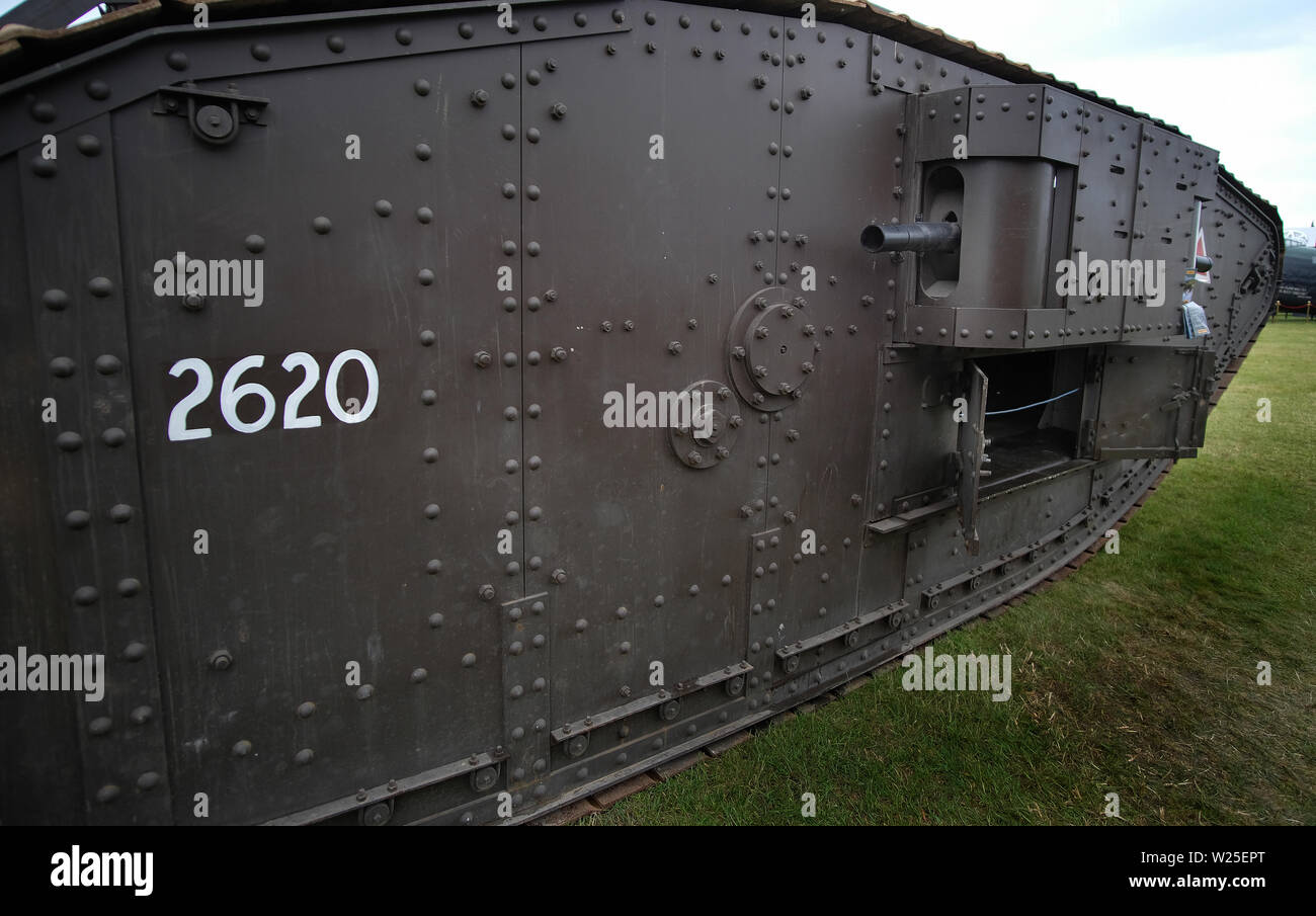 Female soldier with gun hi-res stock photography and images - Alamy