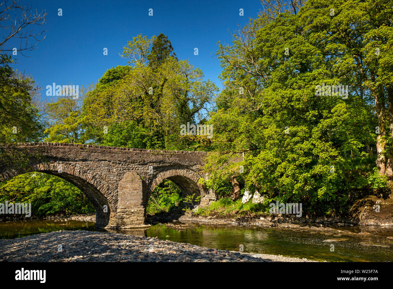 UK, Cumbria, Sedbergh, Millthrop. Old stone bridge across River Rawthey ...
