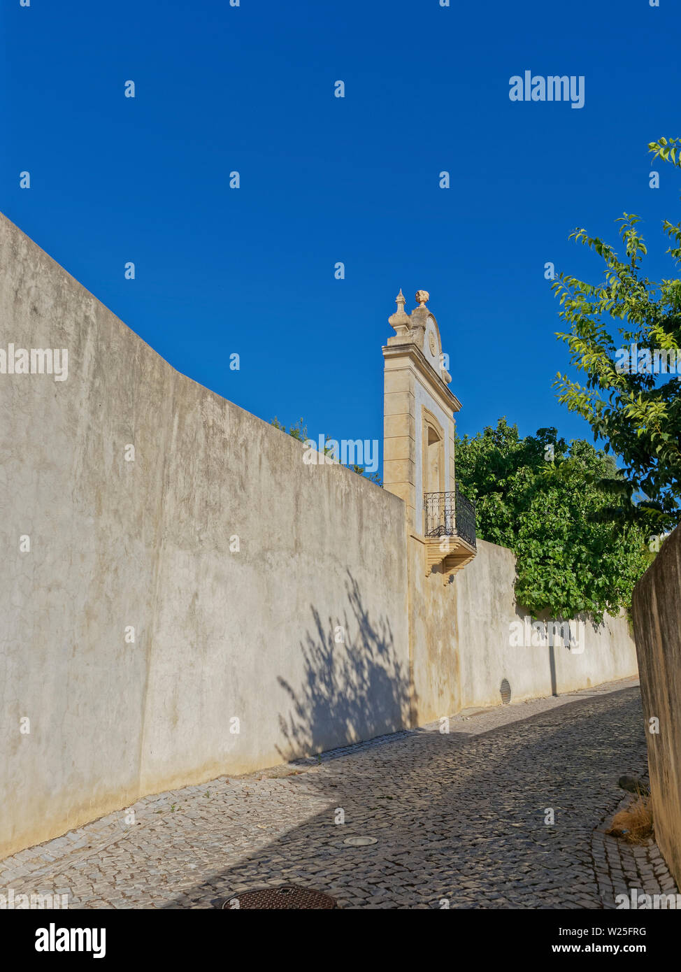 Boundary wall railings hi-res stock photography and images - Alamy