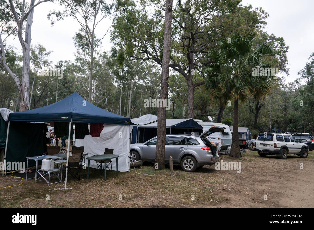 The main camp / caravan site, Takarkka resort in the Carnarvon Gorge ...