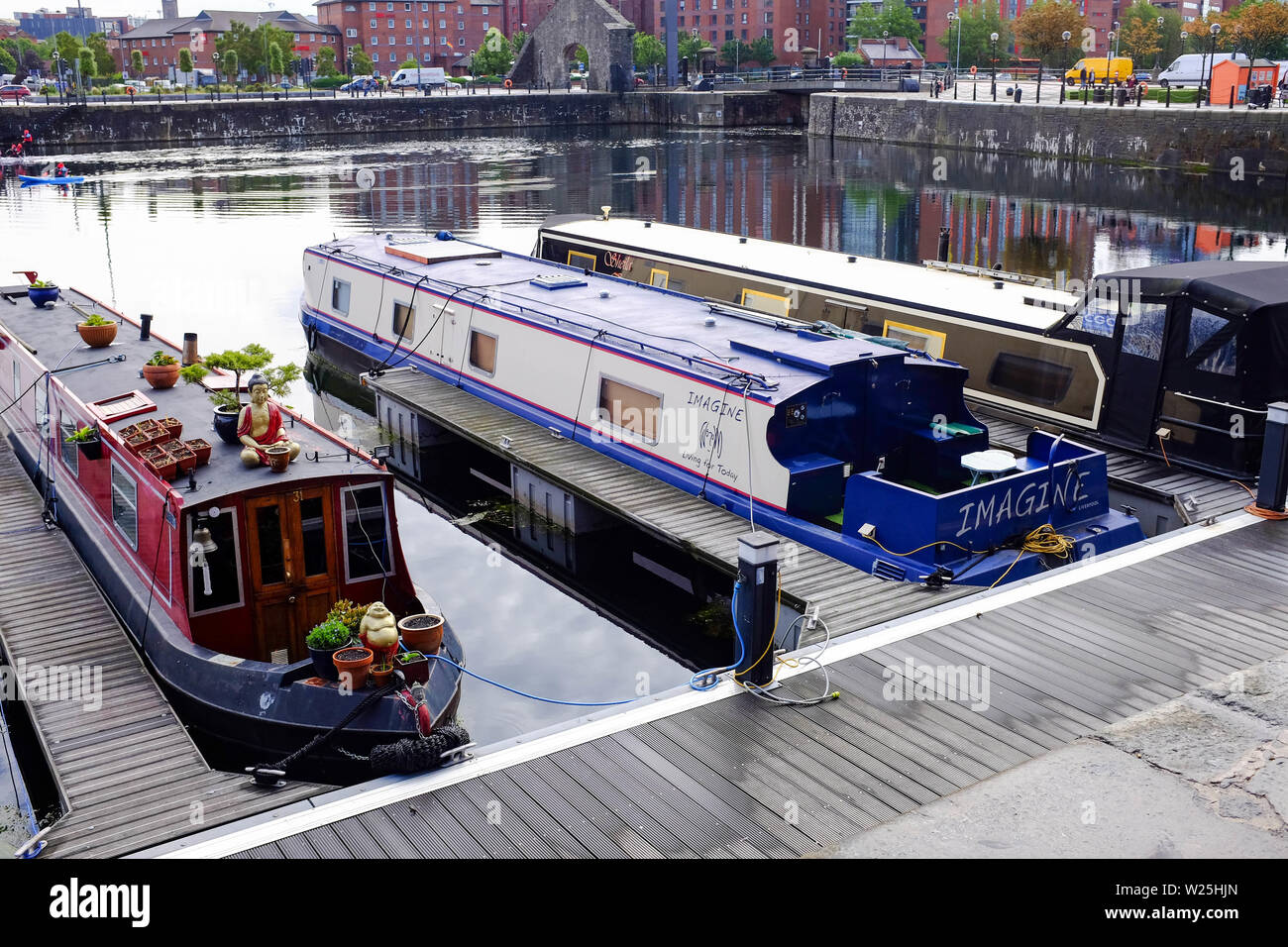 Houseboats city view liverpool hi-res stock photography and images - Alamy