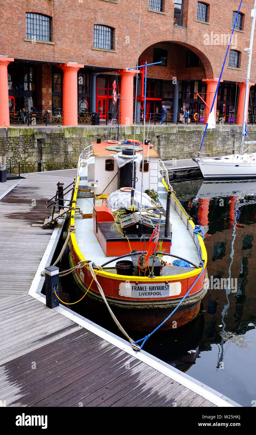 Albert dock liverpool barge hi-res stock photography and images - Alamy