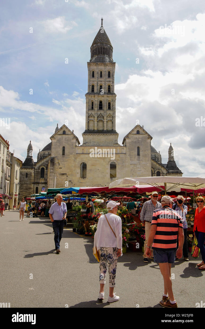 Saint front cathedral city perigueux dordogne hi-res stock photography ...