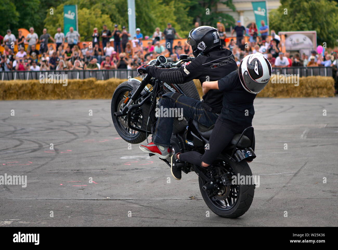 Harley Davidson motorcycle riders show Stock Photo - Alamy