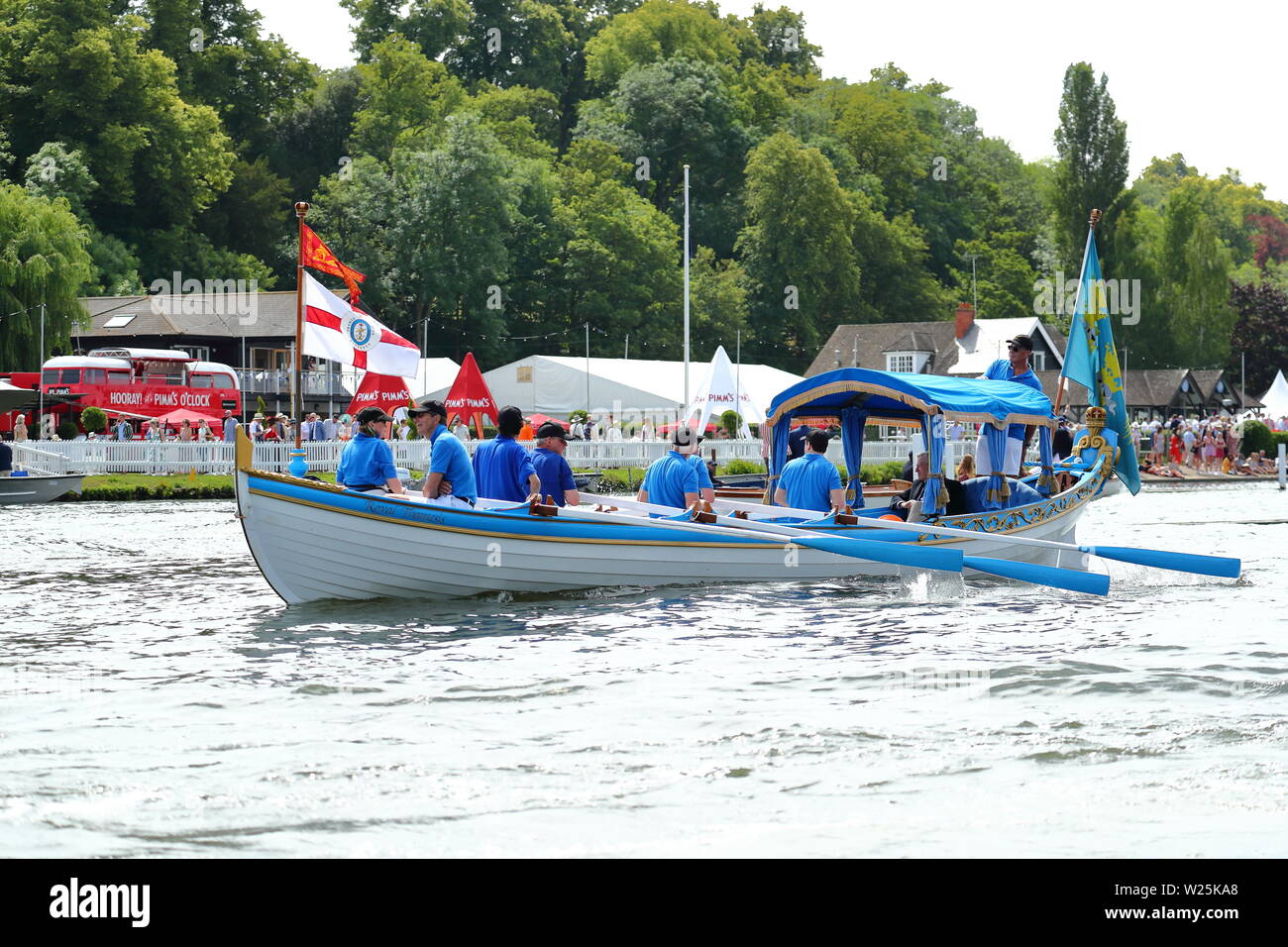 Rowing thames hi-res stock photography and images - Alamy