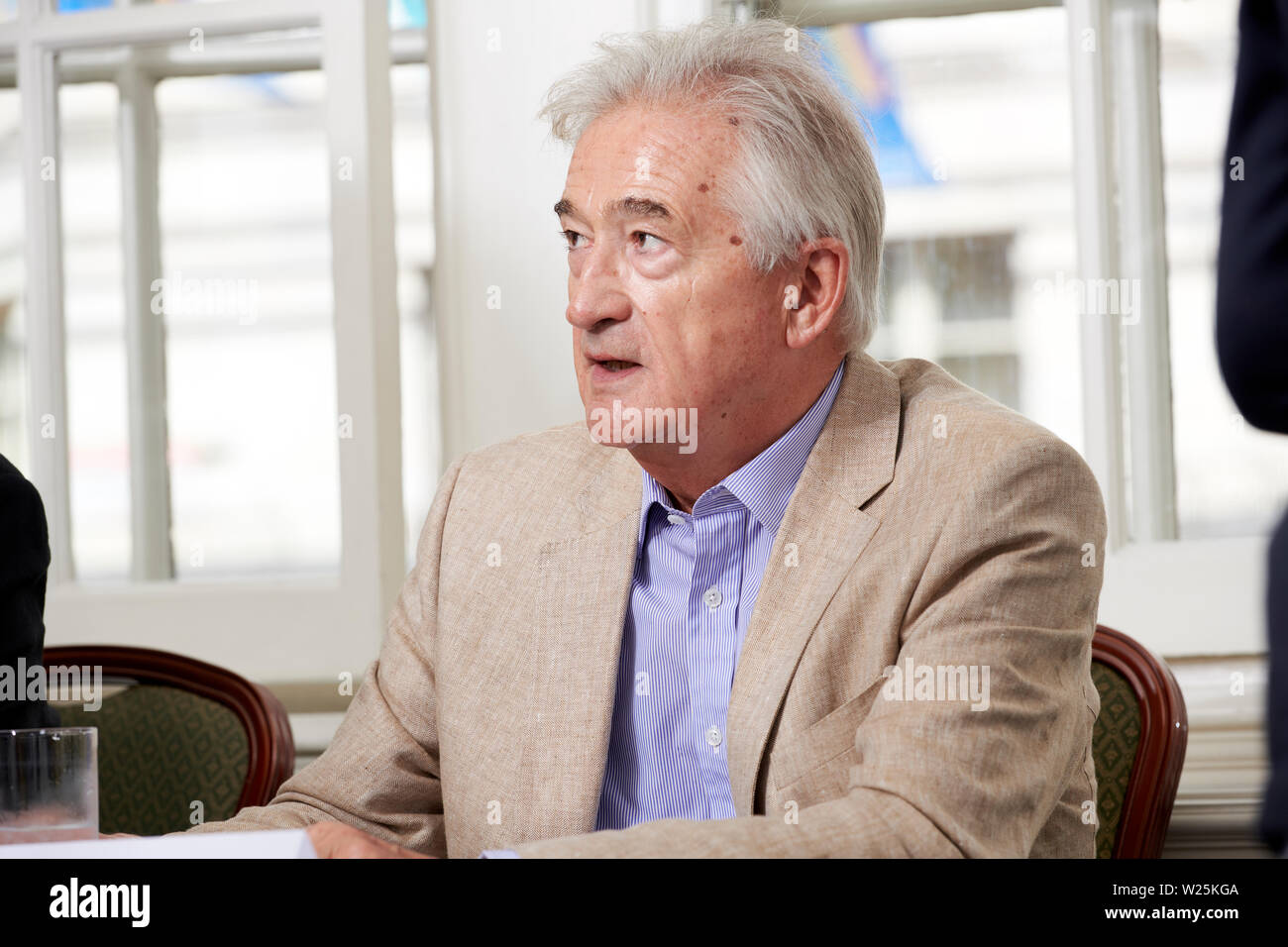 Antony beevor portrait hi-res stock photography and images - Alamy