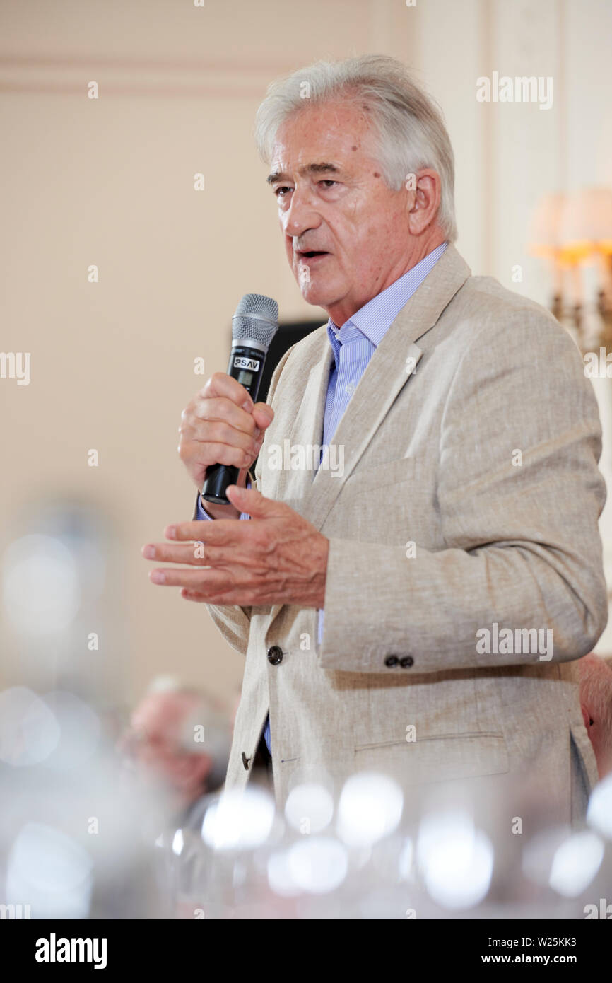 Antony beevor portrait hi-res stock photography and images - Alamy