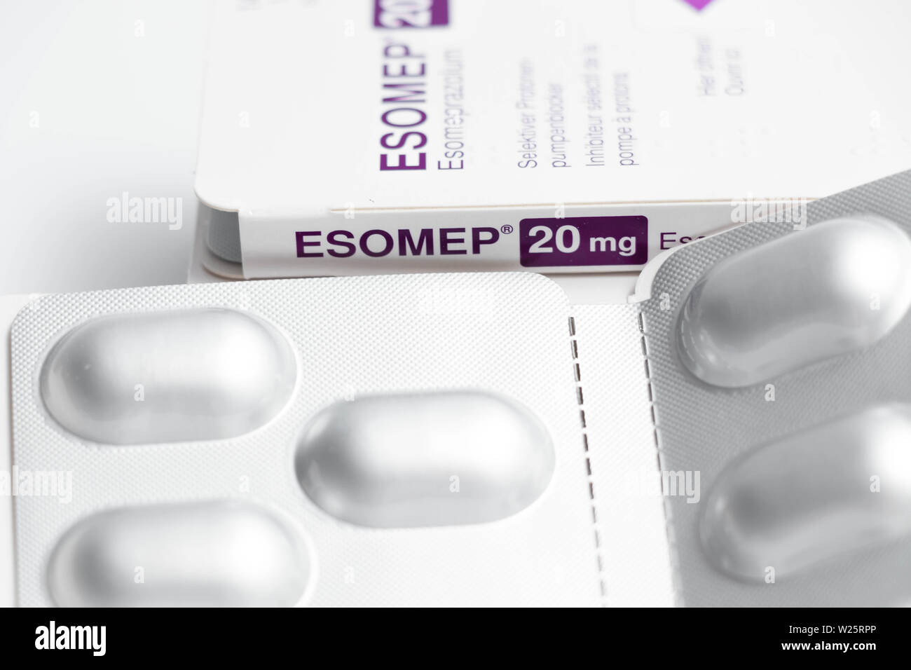 Antiacid pill isolated hi-res stock photography and images - Alamy