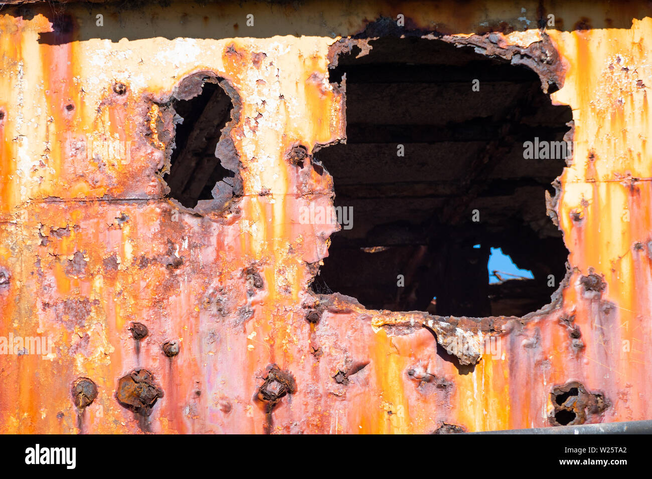 White ship disaster hi-res stock photography and images - Alamy