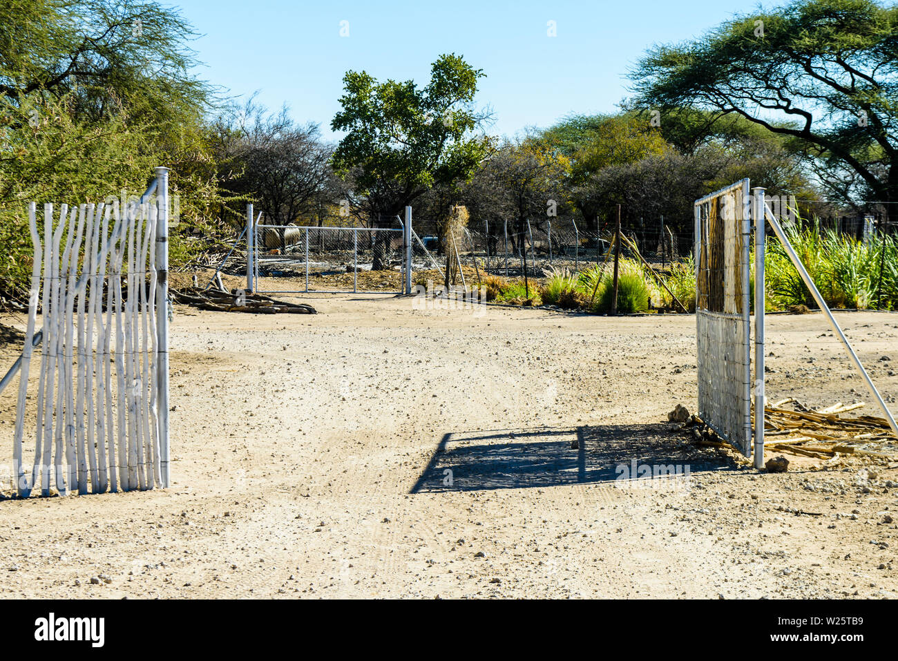 Gates in a field hi-res stock photography and images - Alamy