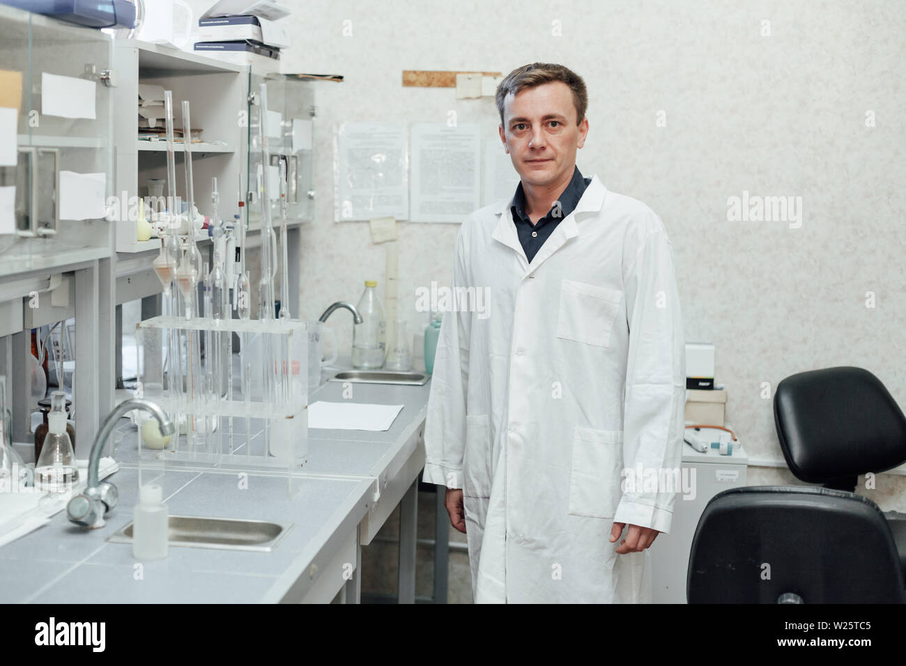 Laboratory 4k hi-res stock photography and images - Alamy