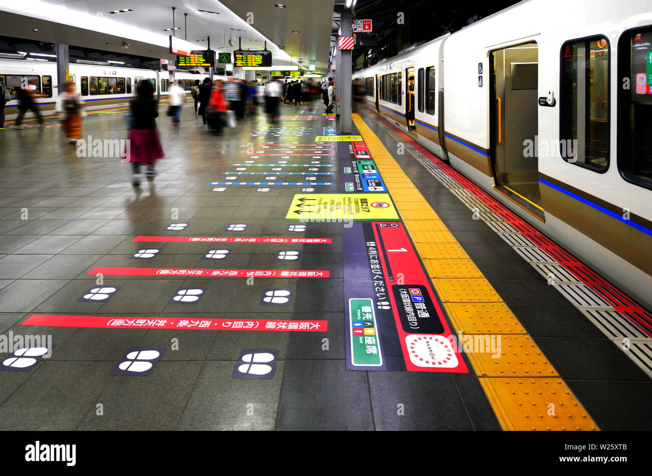 train platforms in Japan Stock Photo - Alamy