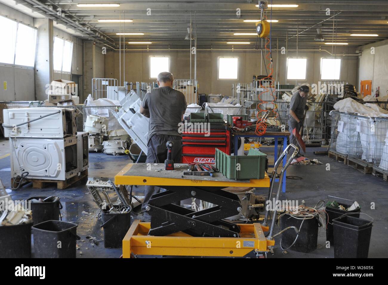 Plant for the treatment and exploitation of electrical and electronic ...