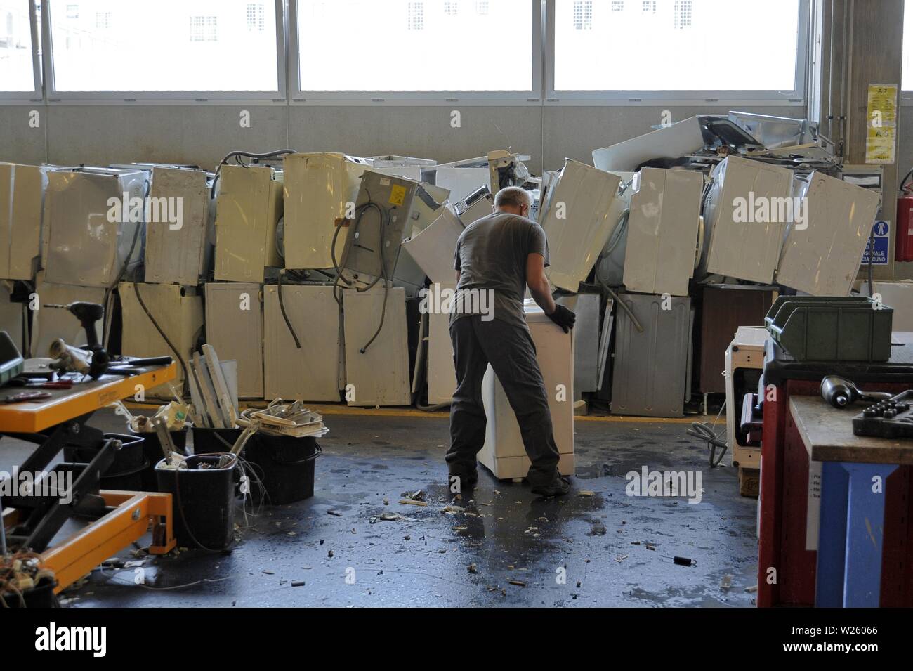 Plant for the treatment and exploitation of electrical and electronic ...