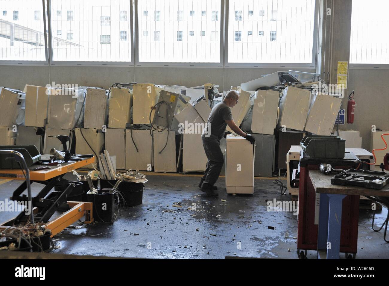 Plant for the treatment and exploitation of electrical and electronic ...