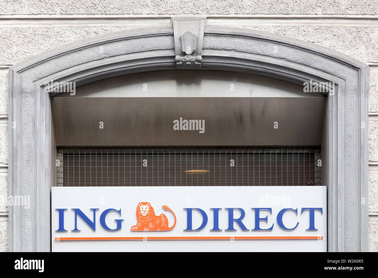 Group global investment banking hi-res stock photography and images - Alamy