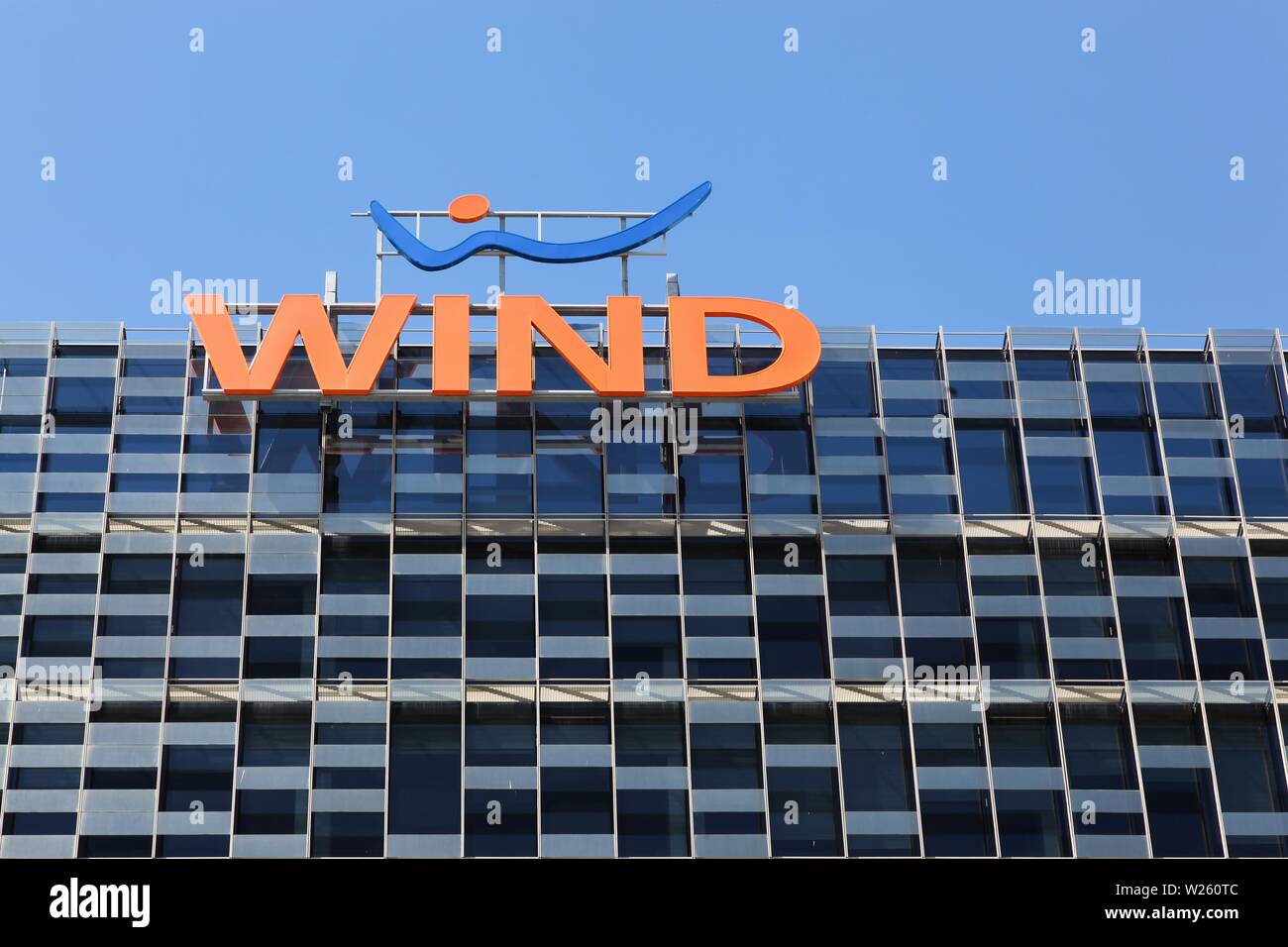 Wind logo hi-res stock photography and images - Alamy