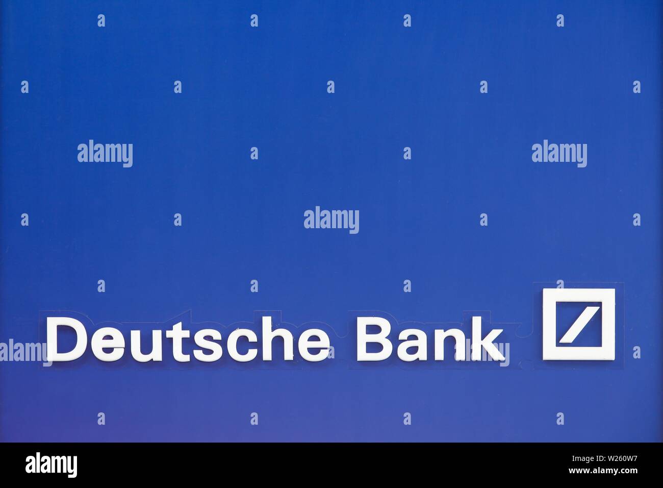 Deutsche bank logo hi-res stock photography and images - Alamy
