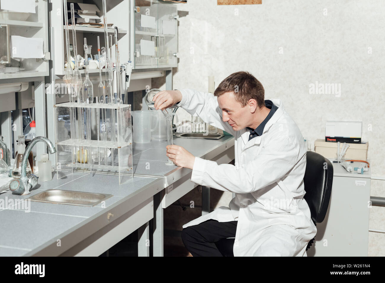 Cartoon chemical reaction hi-res stock photography and images - Alamy