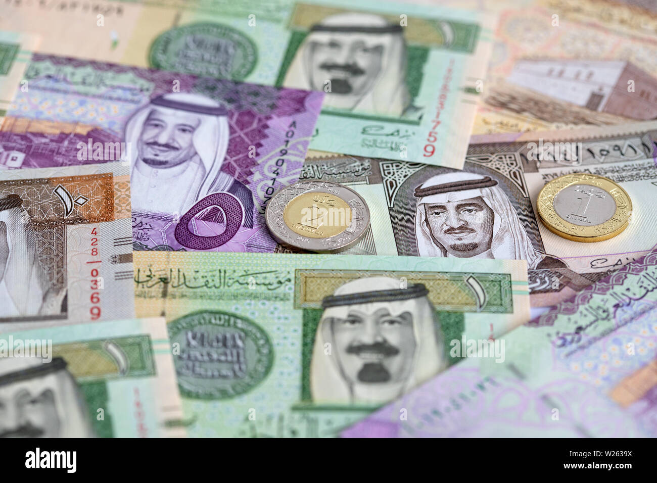 Collection of Saudi Arabia Riyal banknotes Stock Photo - Alamy