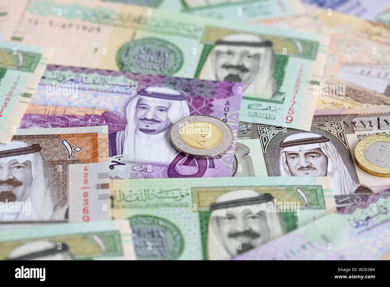 Collection of Saudi Arabia Riyal banknotes Stock Photo - Alamy