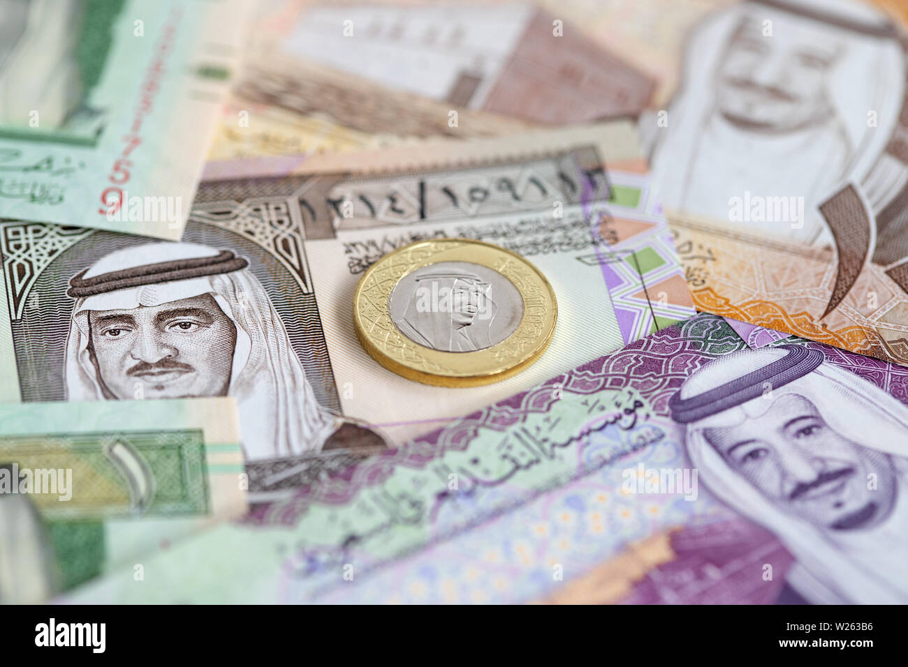 Collection of Saudi Arabia Riyal banknotes Stock Photo - Alamy