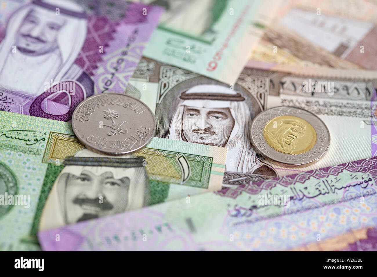 Collection of Saudi Arabia Riyal banknotes Stock Photo - Alamy