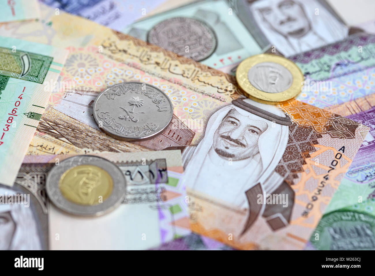 Collection of Saudi Arabia Riyal banknotes Stock Photo - Alamy