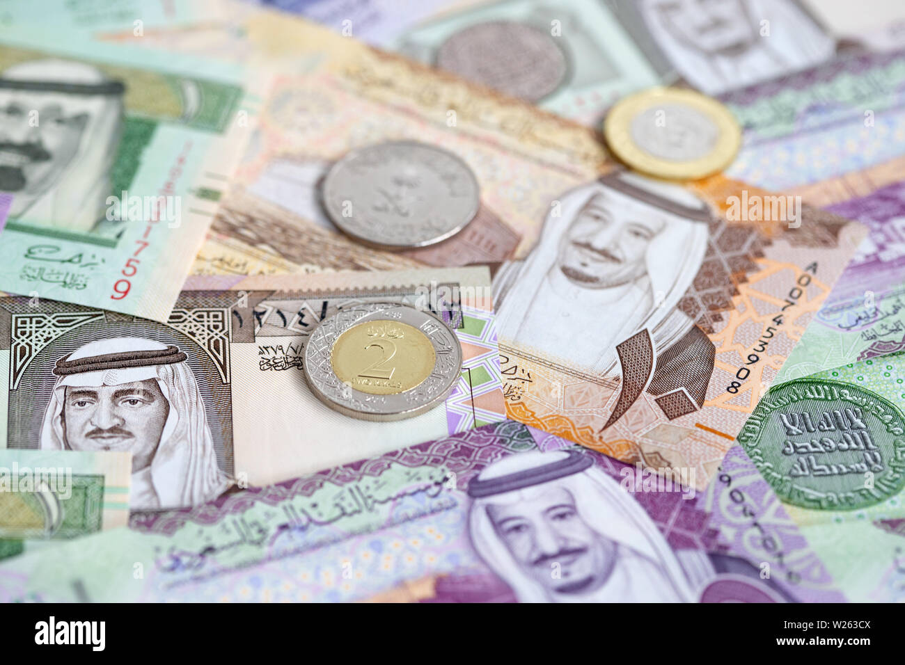 Collection of Saudi Arabia Riyal banknotes Stock Photo - Alamy