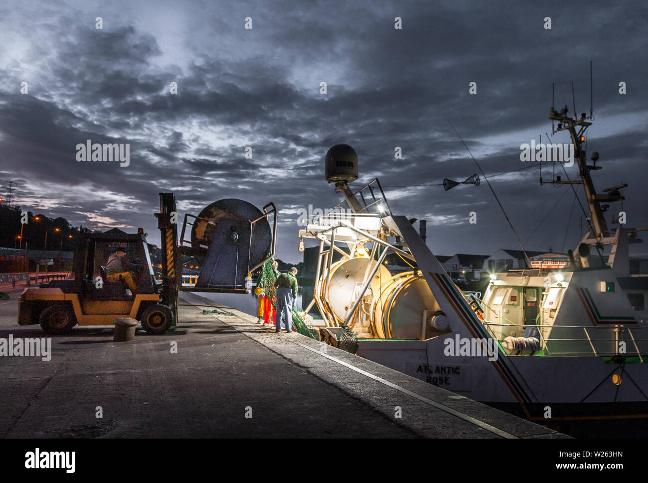 Fishing ireland trawler fisherman hi-res stock photography and images ...