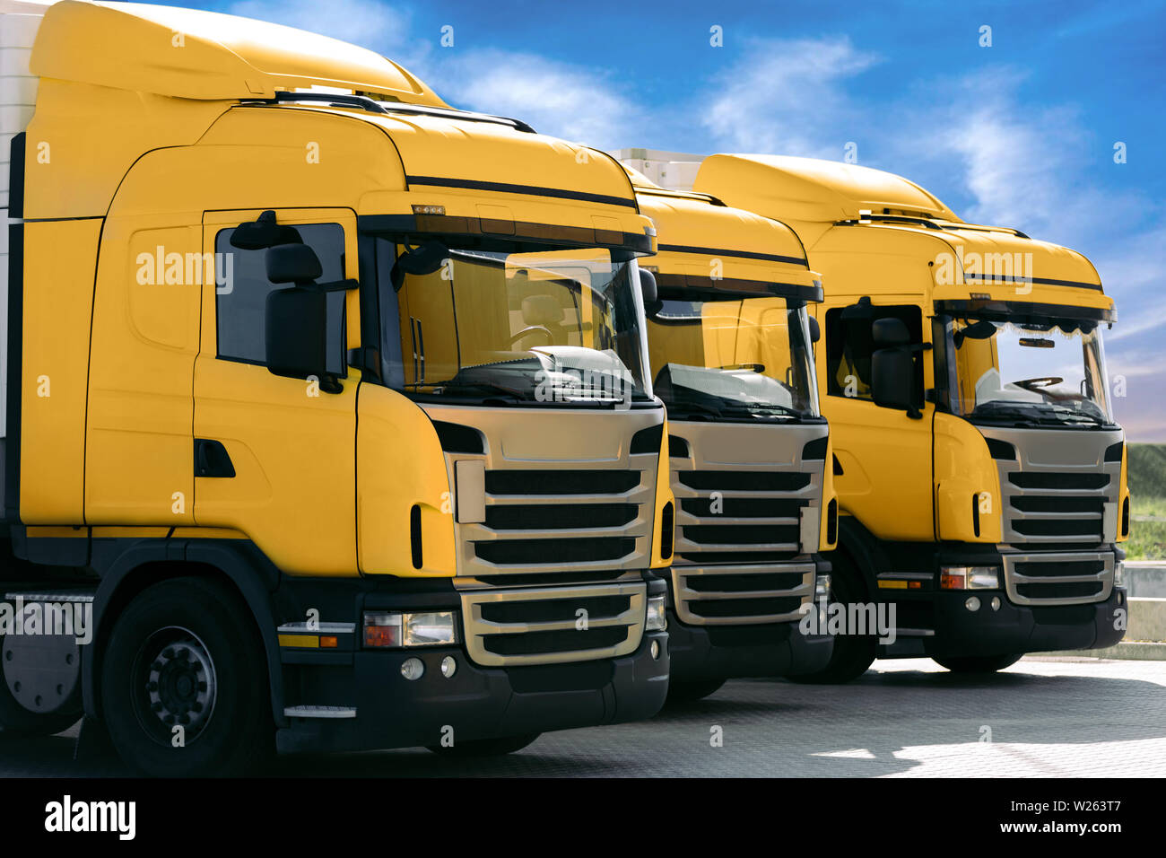 Three trailer trucks hi-res stock photography and images - Alamy