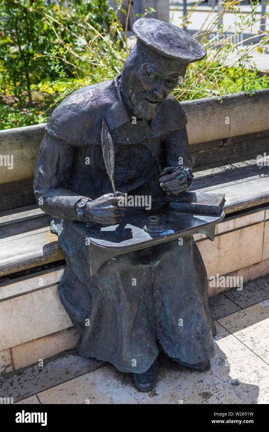 William tyndale statue hi-res stock photography and images - Alamy