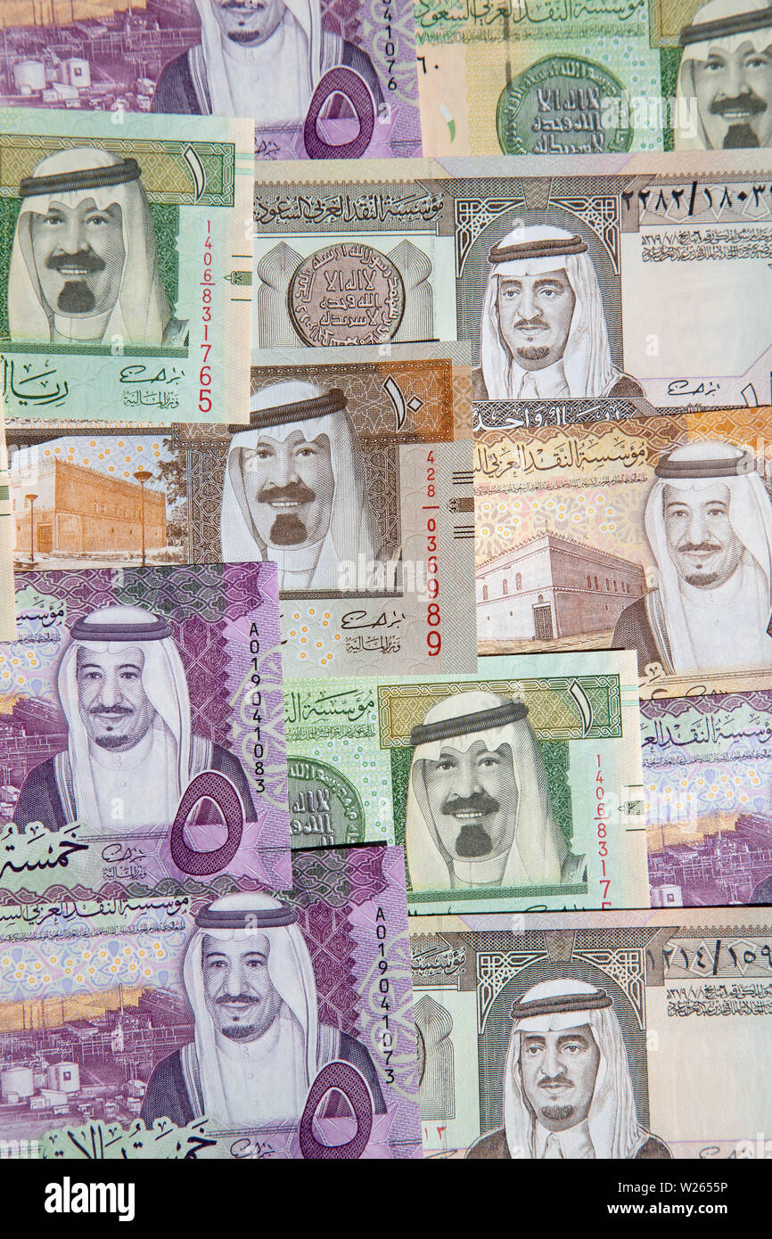 Collection of Saudi Arabia Riyal banknotes Stock Photo - Alamy