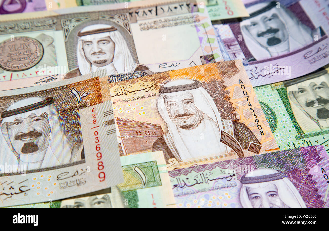 Collection of Saudi Arabia Riyal banknotes Stock Photo - Alamy
