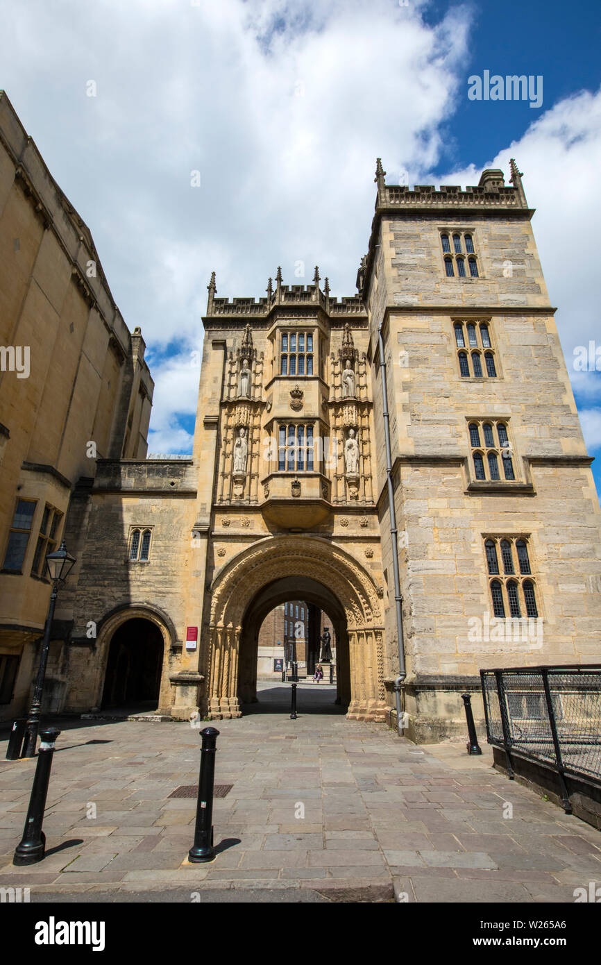 Gothic revival gatehouse hi-res stock photography and images - Alamy