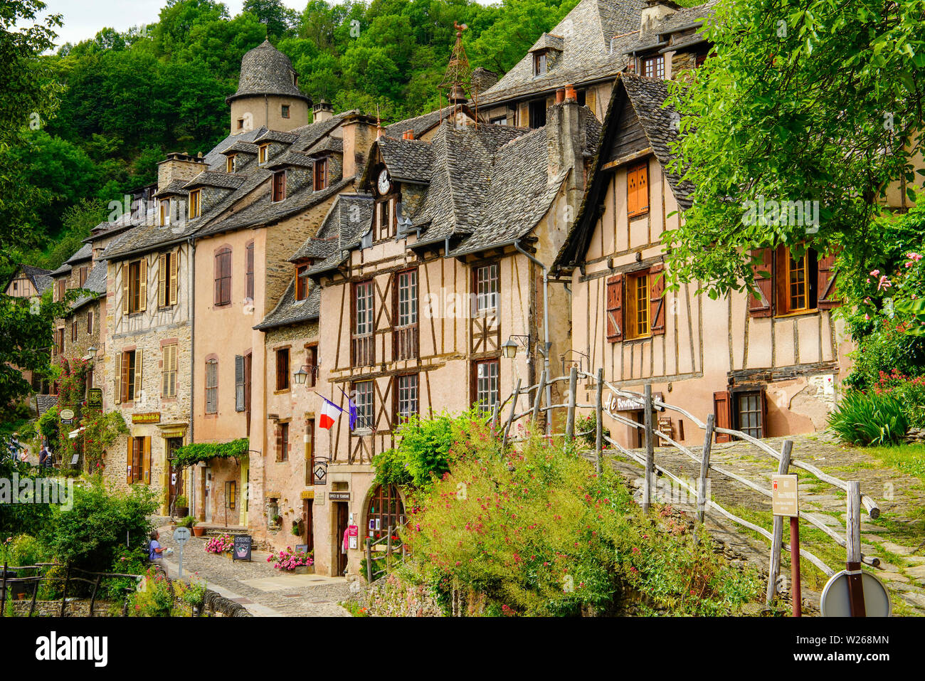 Conques village hi-res stock photography and images - Alamy