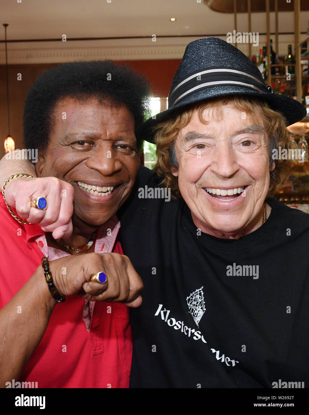 Baden Baden, Germany. 06th July, 2019. Tony Marshall (r) and Roberto ...