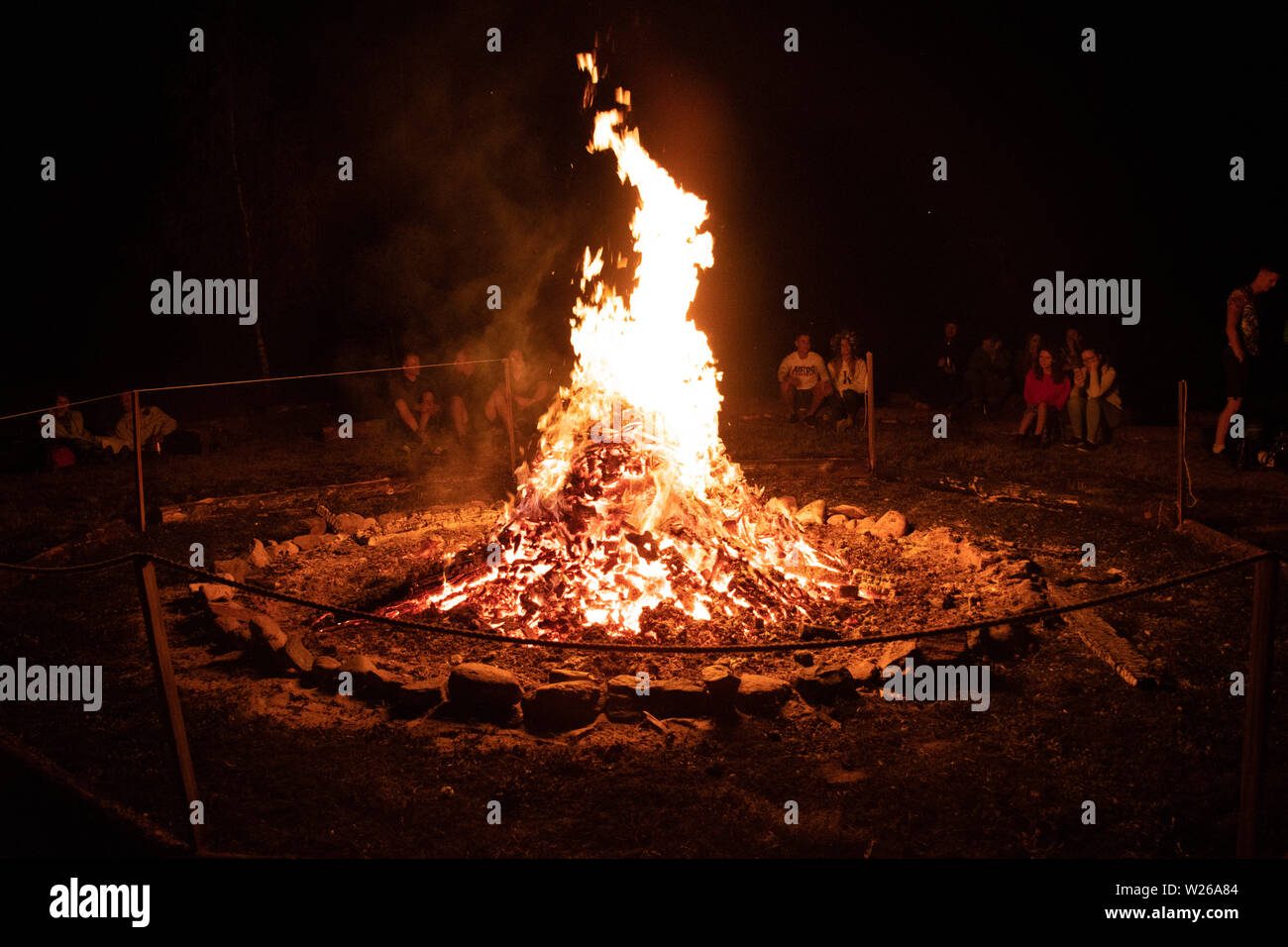 People Around A Bonfire High Resolution Stock Photography and Images ...