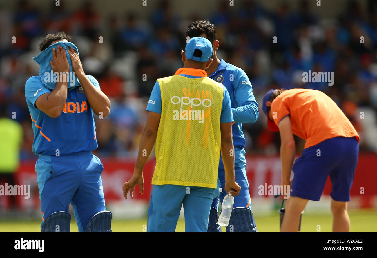 Cricket face hi-res stock photography and images - Alamy