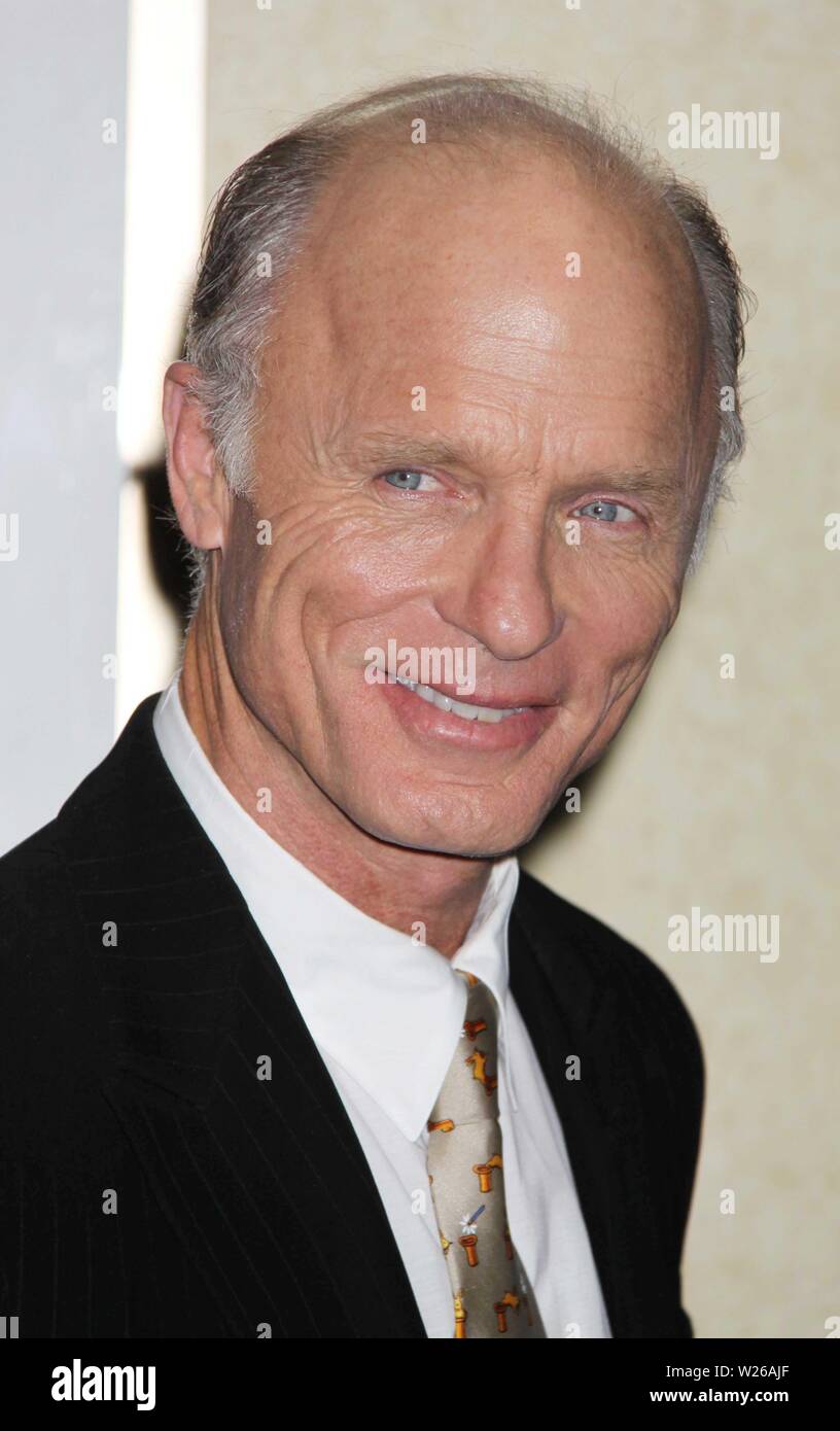 Ed harris tv hi-res stock photography and images - Alamy
