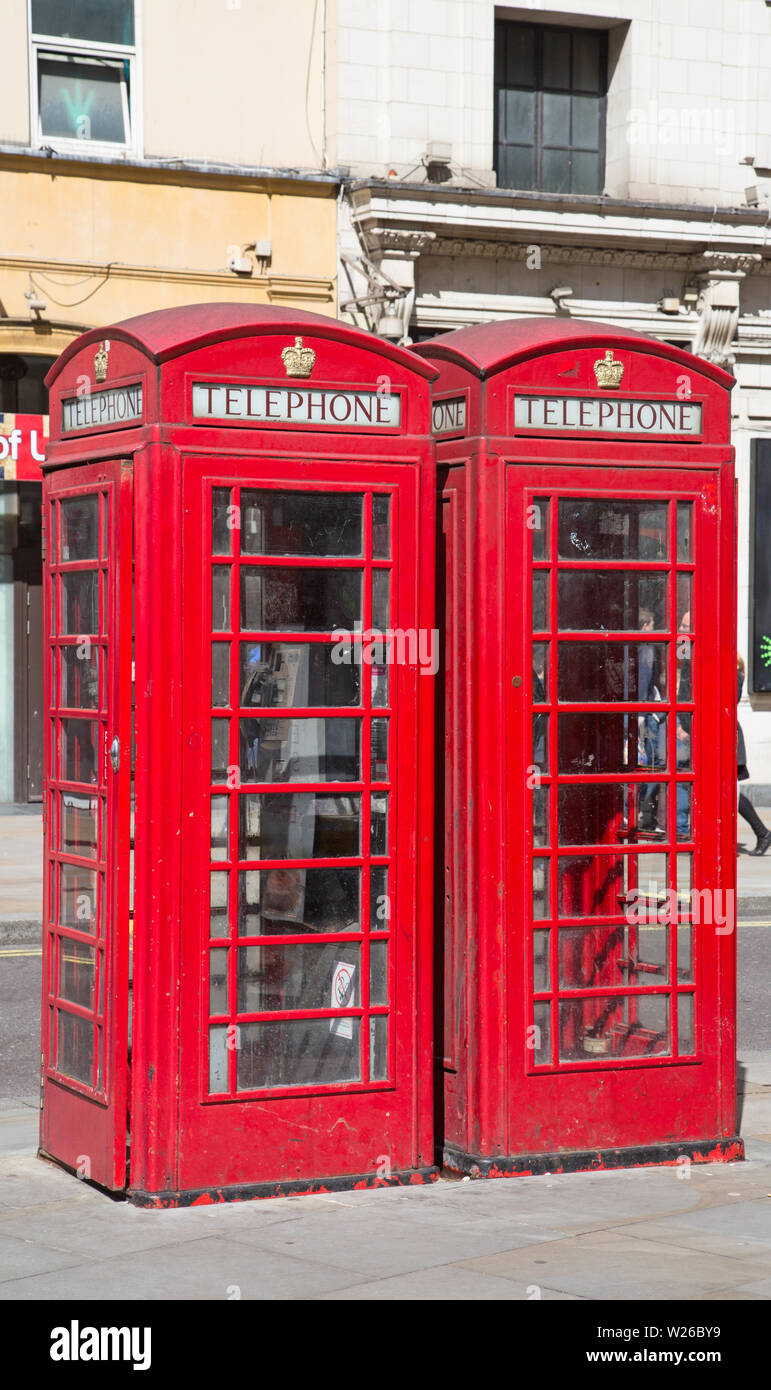Red phone booth one famous hi-res stock photography and images - Alamy
