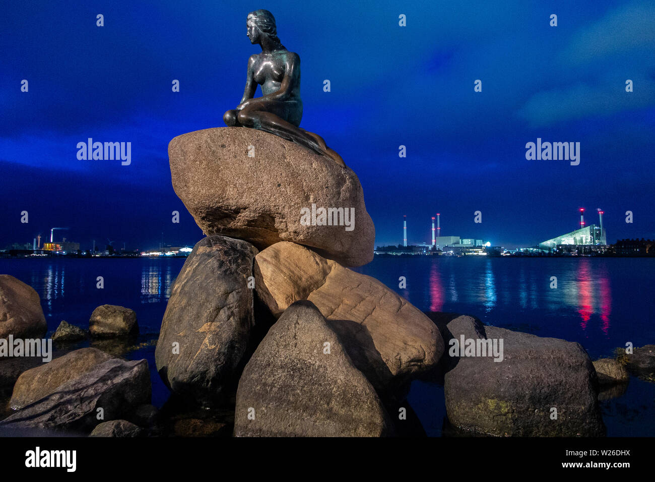 Famous little mermaid statue hi-res stock photography and images - Alamy