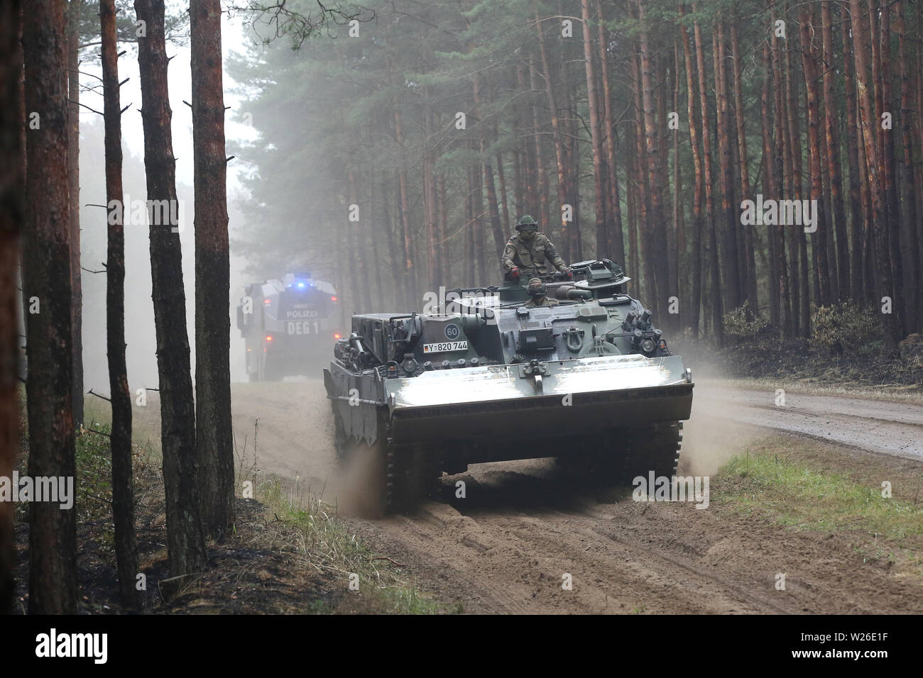 Armoured recovery vehicle hi-res stock photography and images - Alamy