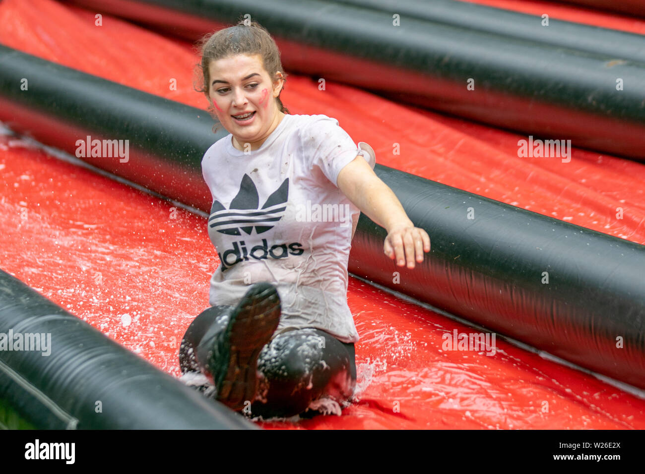 Team building exercise assault course hi-res stock photography and ...