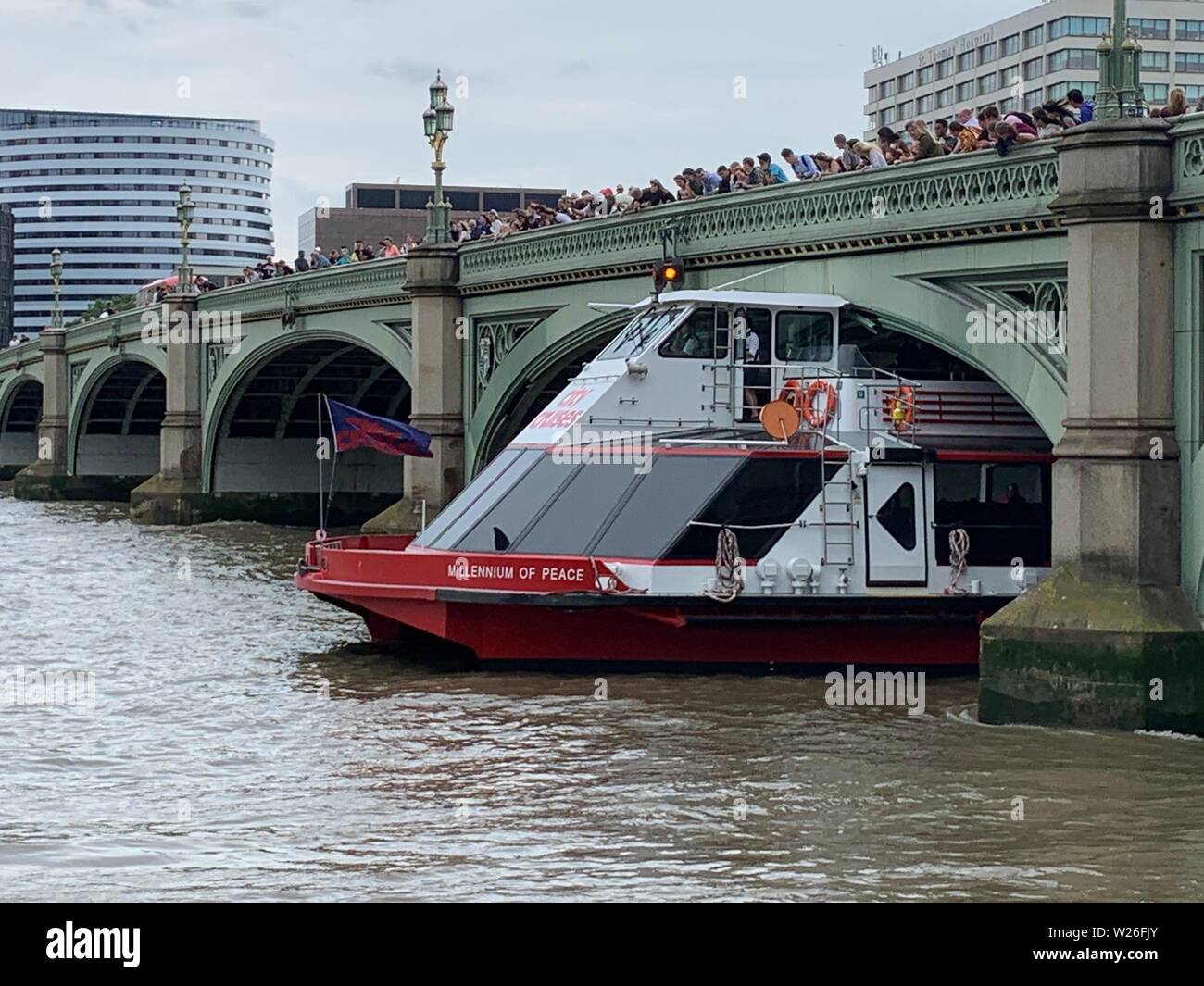 London bridge ferry hi-res stock photography and images - Alamy