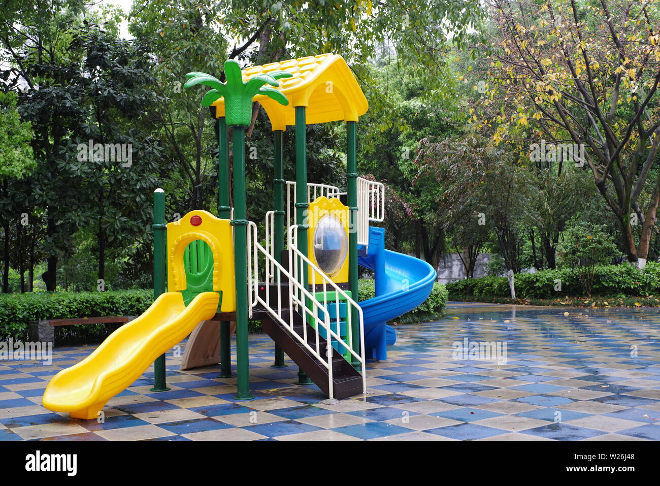 Childrens slide hi-res stock photography and images - Alamy