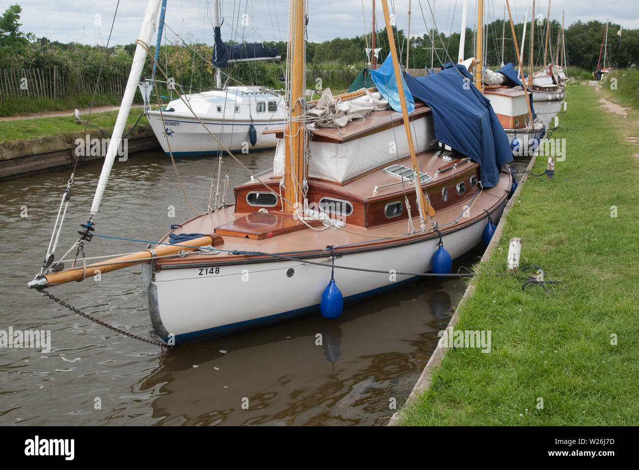 Norfolk Broads waterways Stock Photo - Alamy