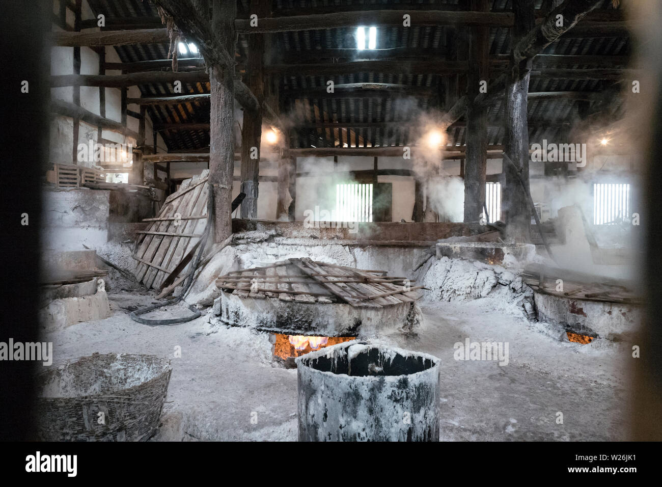 Traditional method hi-res stock photography and images - Alamy